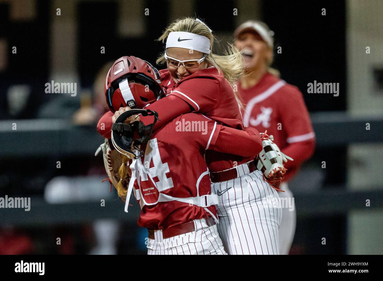 Alabama starting pitcher Kayla Beaver (19) celebrates a no-hitter ...
