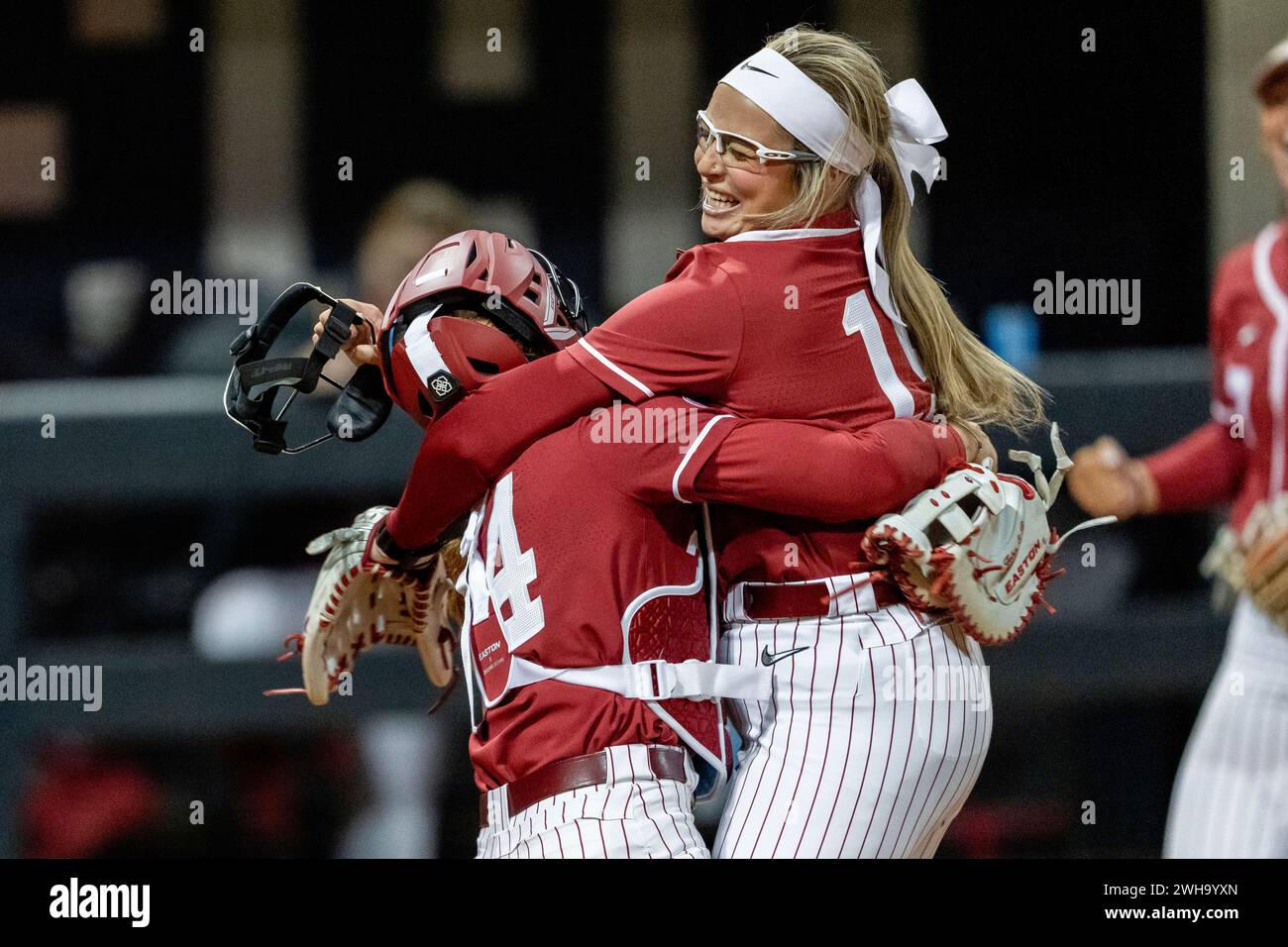 Alabama starting pitcher Kayla Beaver (19) celebrates a no-hitter ...