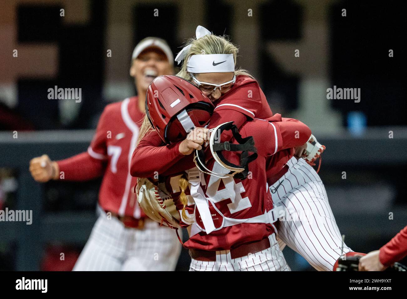 Alabama starting pitcher Kayla Beaver (19) celebrates a no-hitter ...