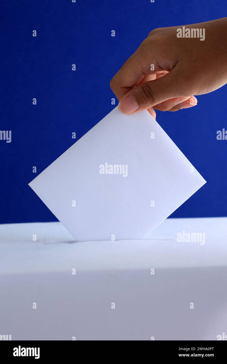 Memasukkan hi-res stock photography and images - Alamy