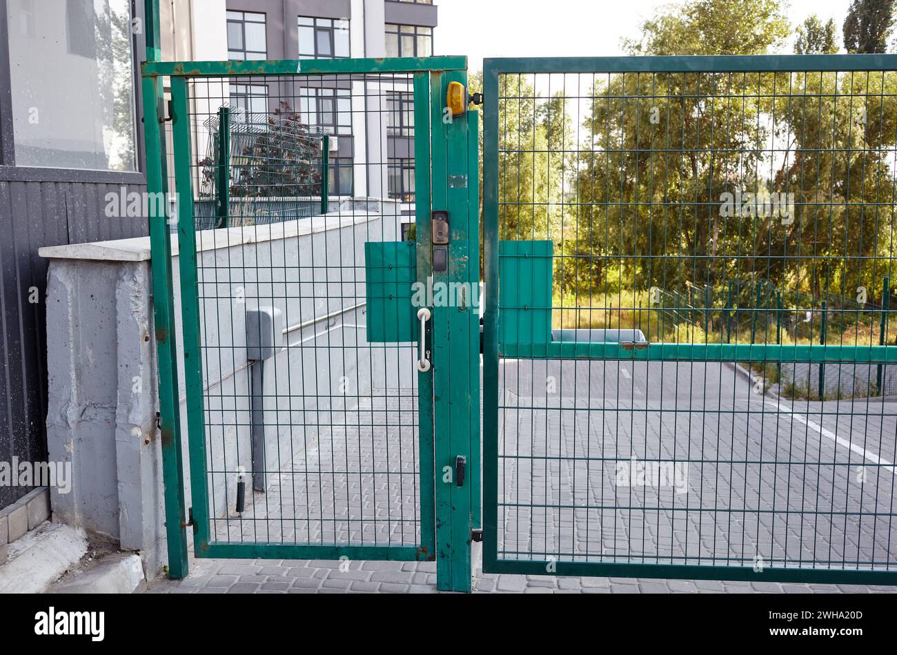 Driveway fence hi-res stock photography and images - Alamy