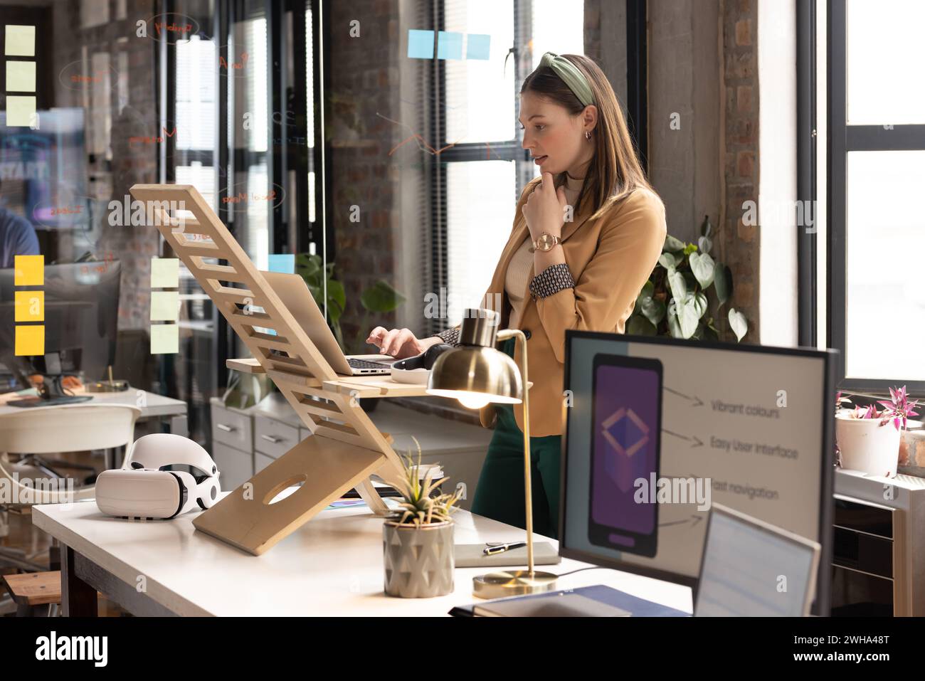 Dynamic workplace environment hi-res stock photography and images - Alamy