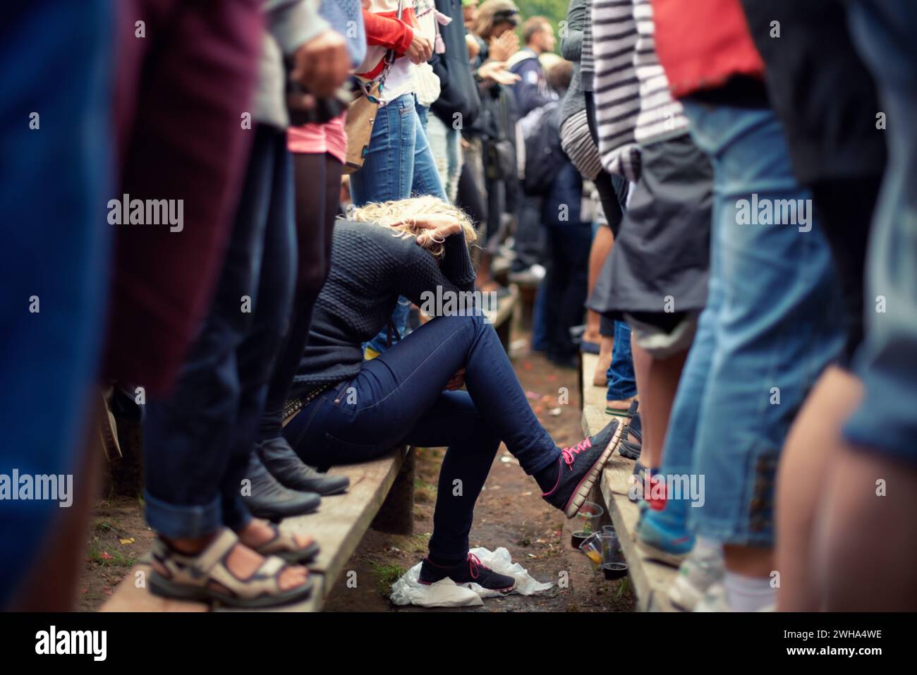 Lonely crowd woman hi-res stock photography and images - Alamy