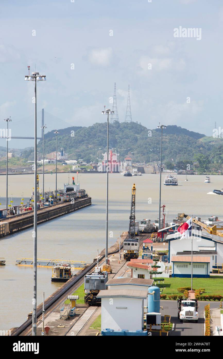 Gates and basin of Miraflores Locks Panama Canal filling to raise a ...