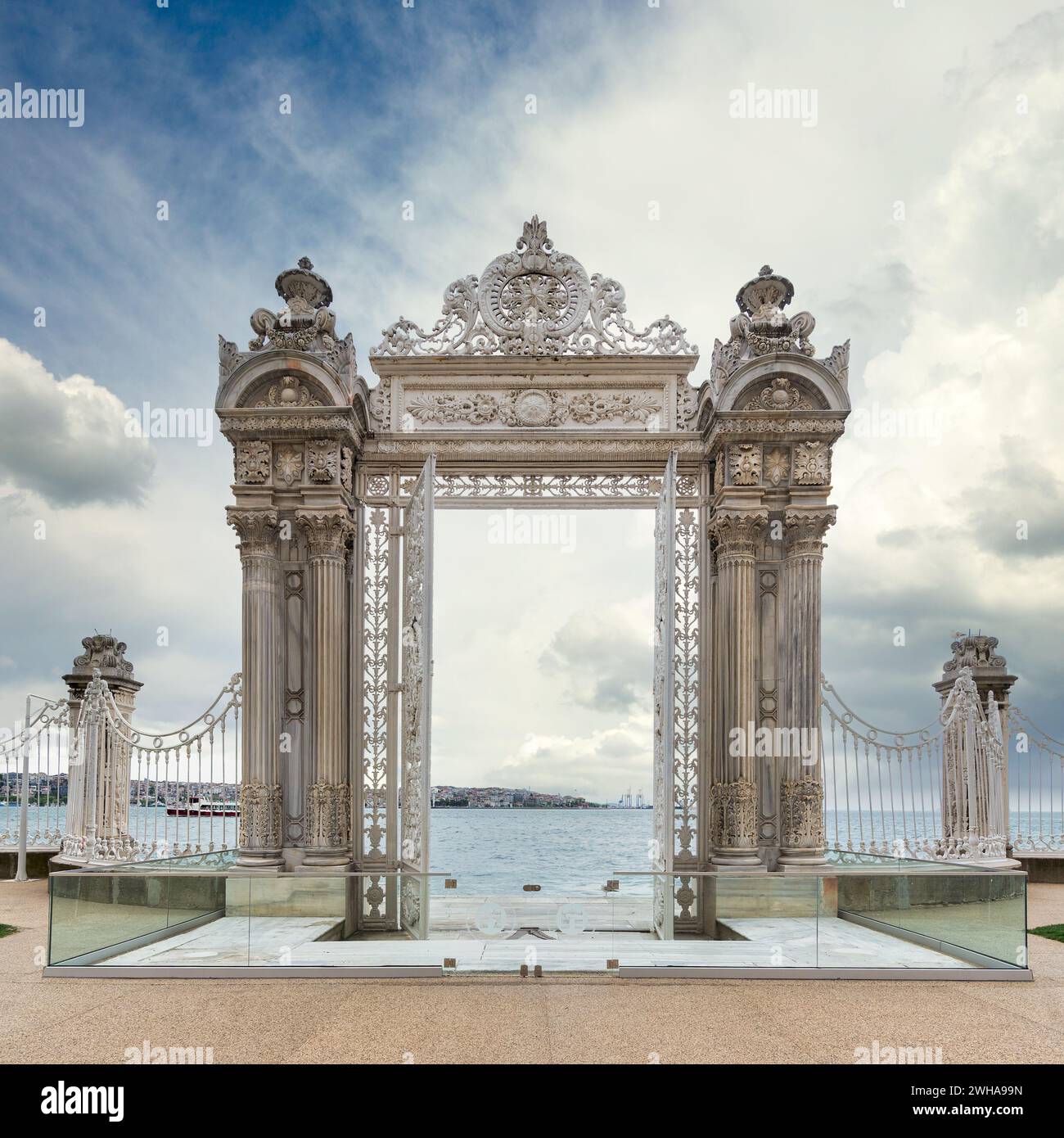 Dolmabahce palace gates hi-res stock photography and images - Alamy