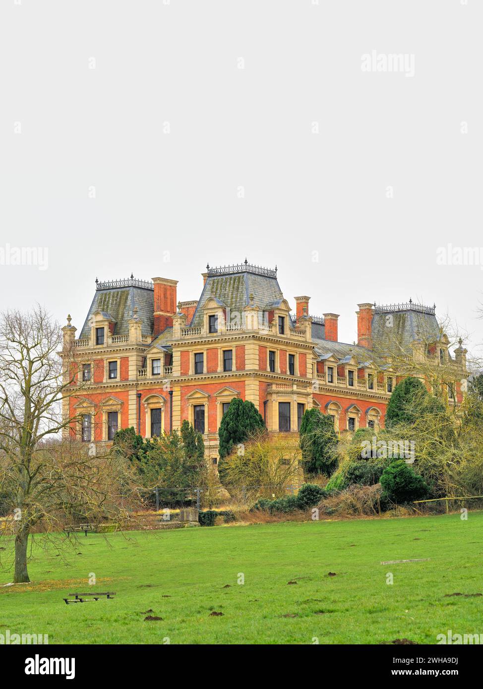 Red brick mansion hi-res stock photography and images - Alamy