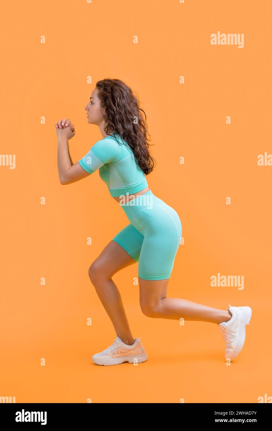 fitness woman do lunge exercise, side view. fitness woman doing lunge ...