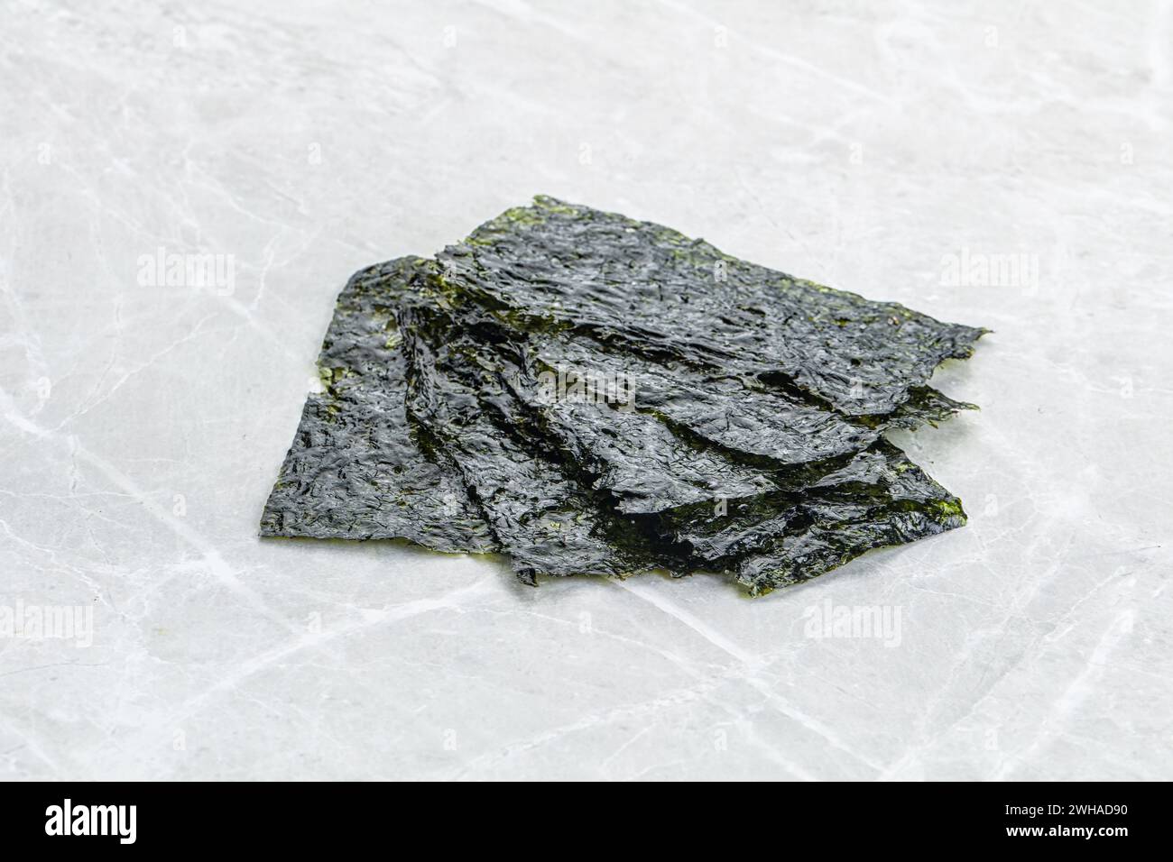 Korean nori seaweed chips heap snack Stock Photo - Alamy