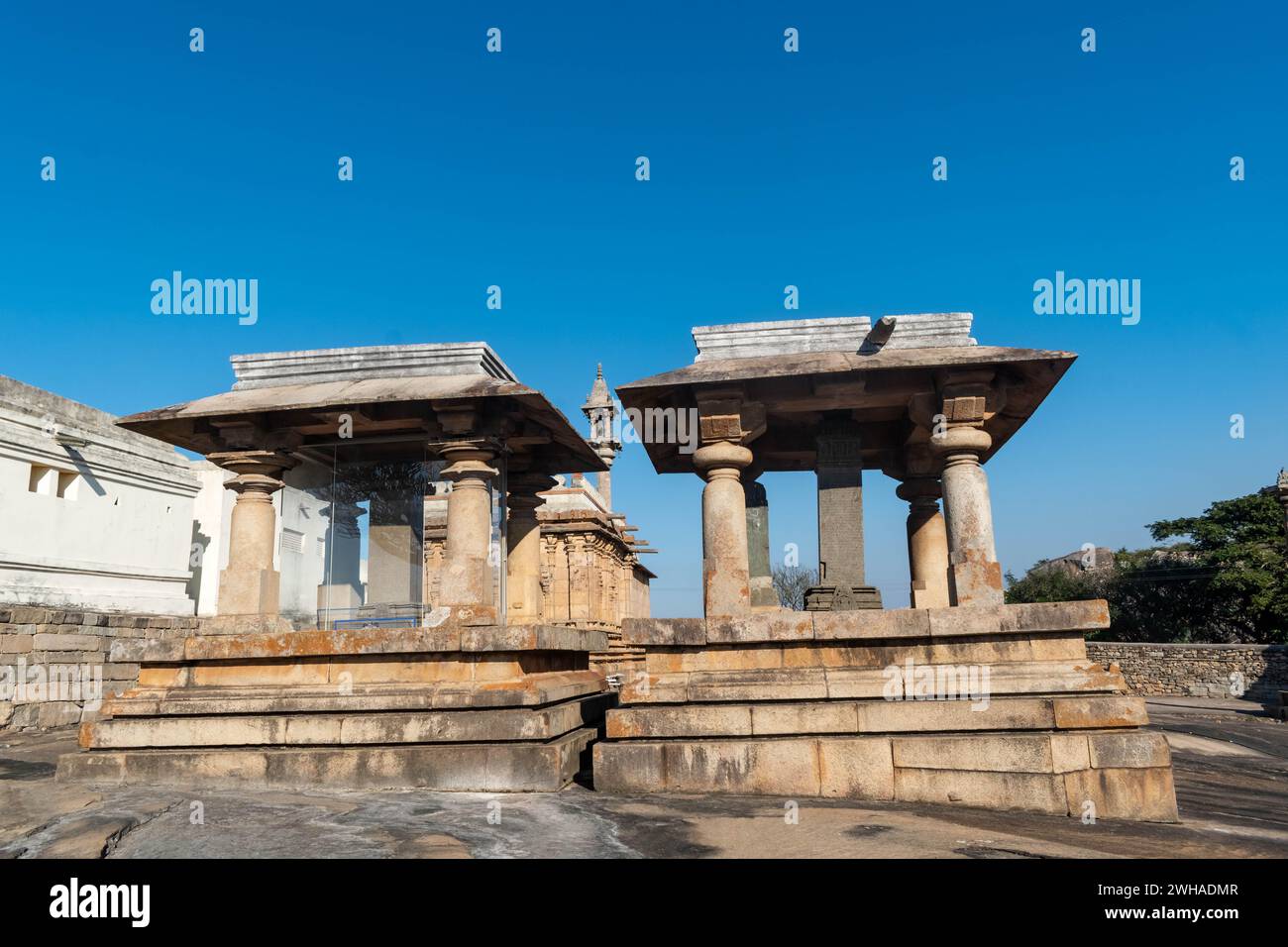 The ancient architecture of the Shravanabelagola temple complex ...
