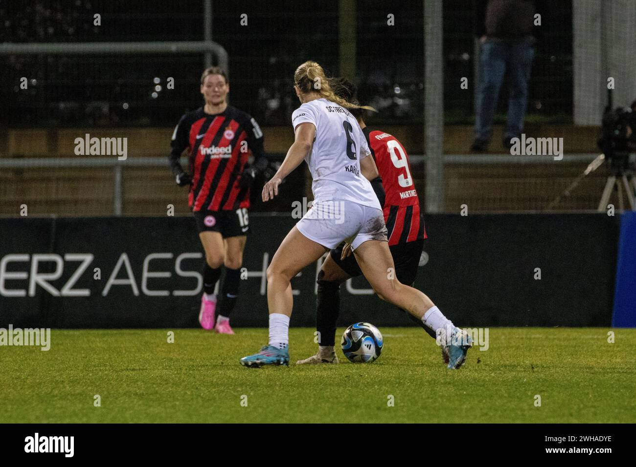Annie Karich (SC Freiburg, 6), Shekiera Martinez (Eintracht Frankfurt ...