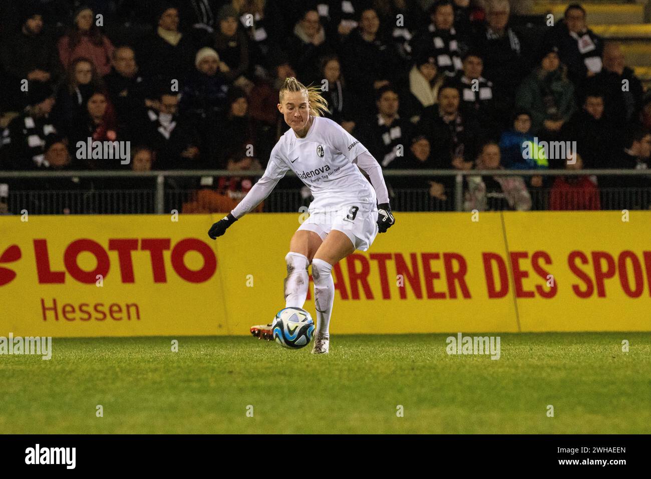 Janina Minge (SC Freiburg, 9) ; DFB-Pokal Frauen - Game Eintracht ...