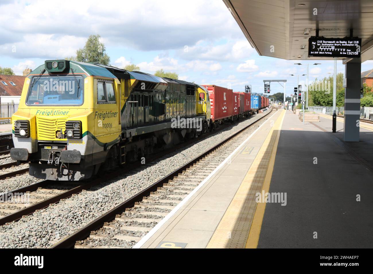 Freightliner Class 70/0 No. 70006 passing through Oxford on 24th August ...