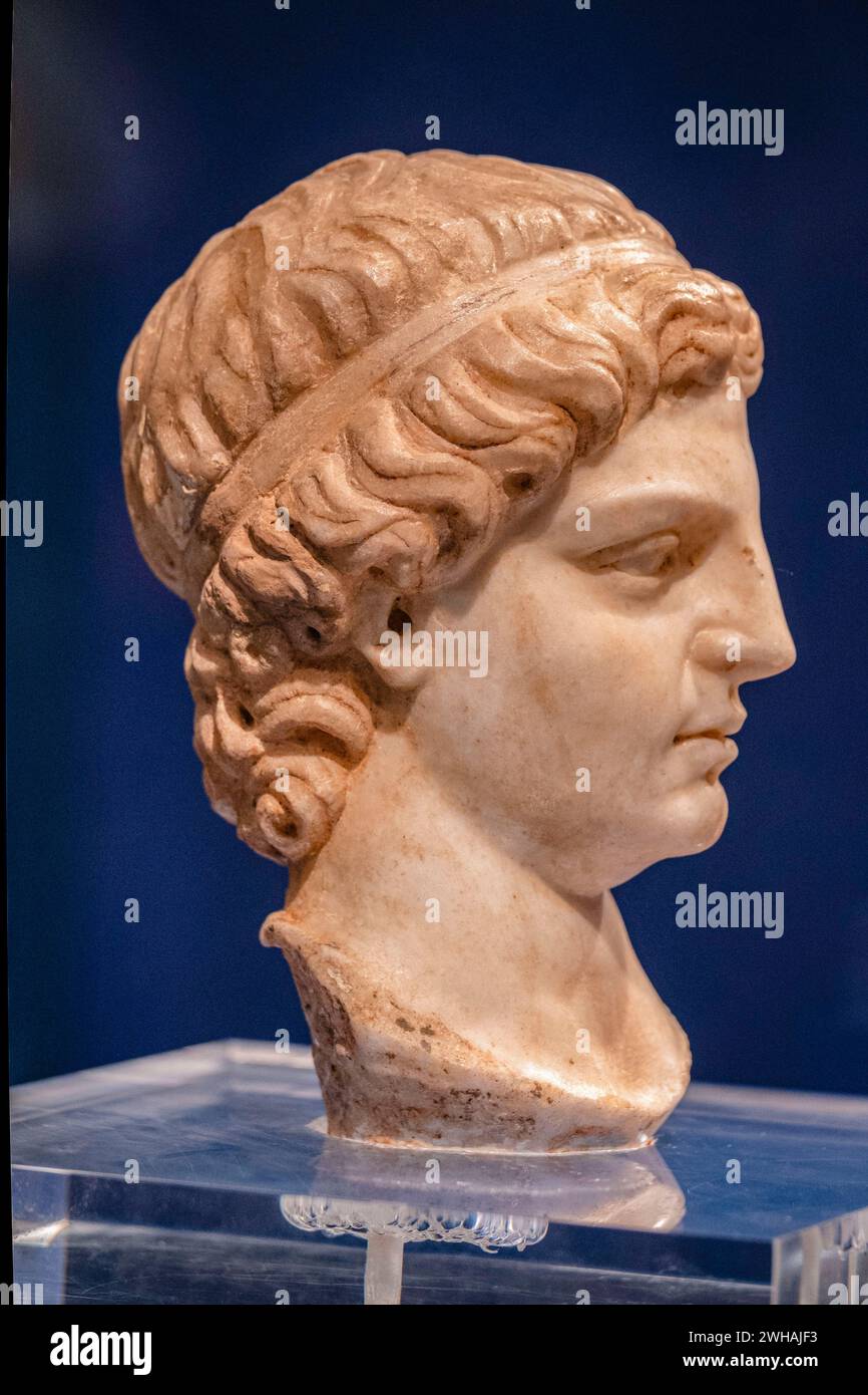 Monumento minerva hi-res stock photography and images - Alamy