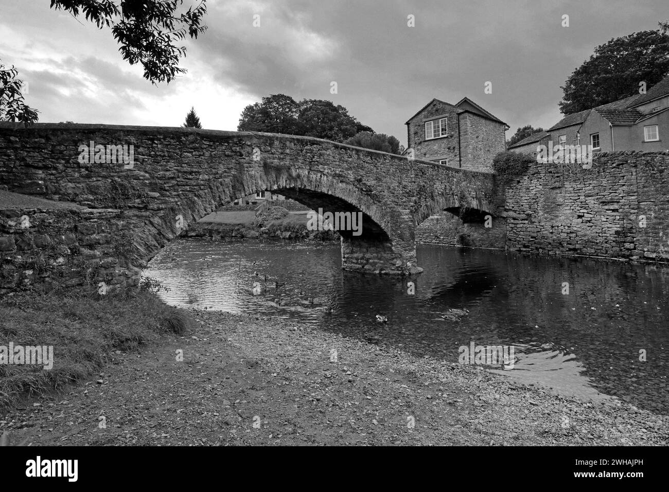 The 17th century Frank's Bridge over the River Eden, Kirkby Stephen ...