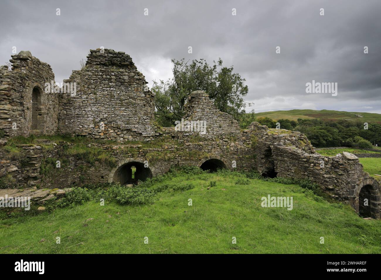 The ruins of Pendragon Castle, Mallerstang Dale, Cumbria, England, UK ...