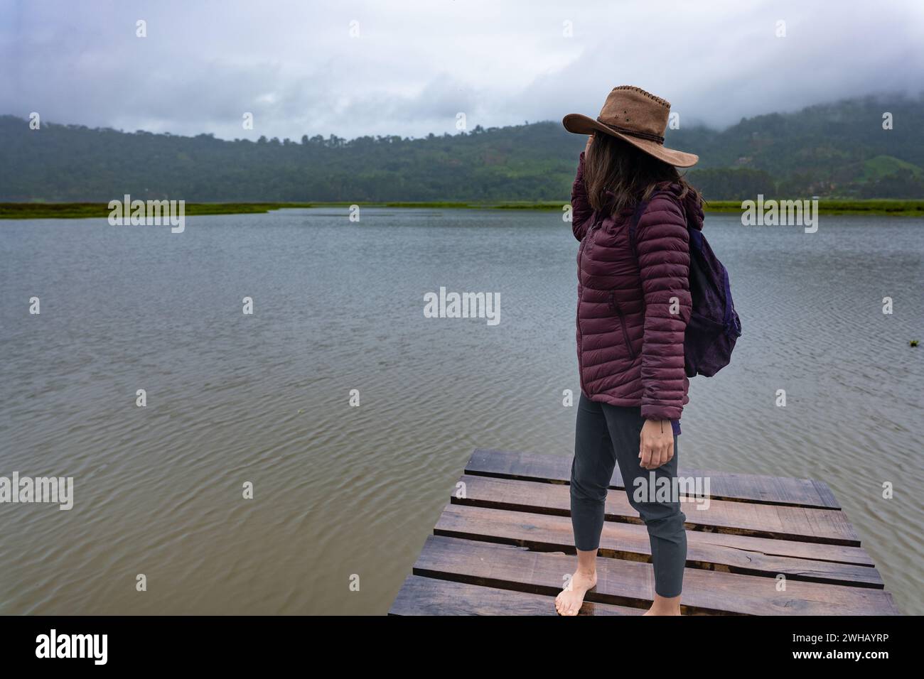 Traveler woman contemplates the landscape in the Peruvian jungle Stock ...