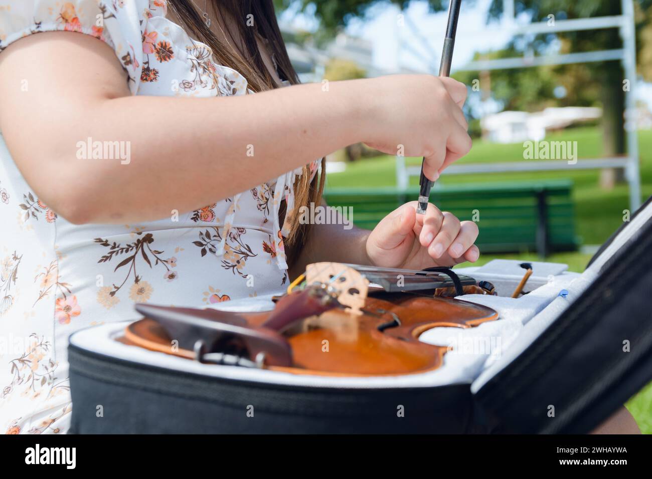 Unrecognizable caucasian woman street artist sitting outdoors in park ...
