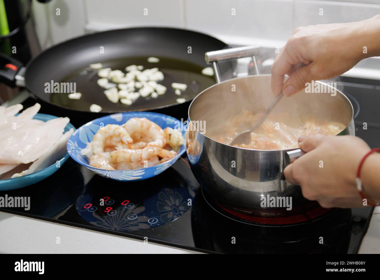 Fish in sauce with shrimp. Step by step preparation. Fumet with shrimp ...