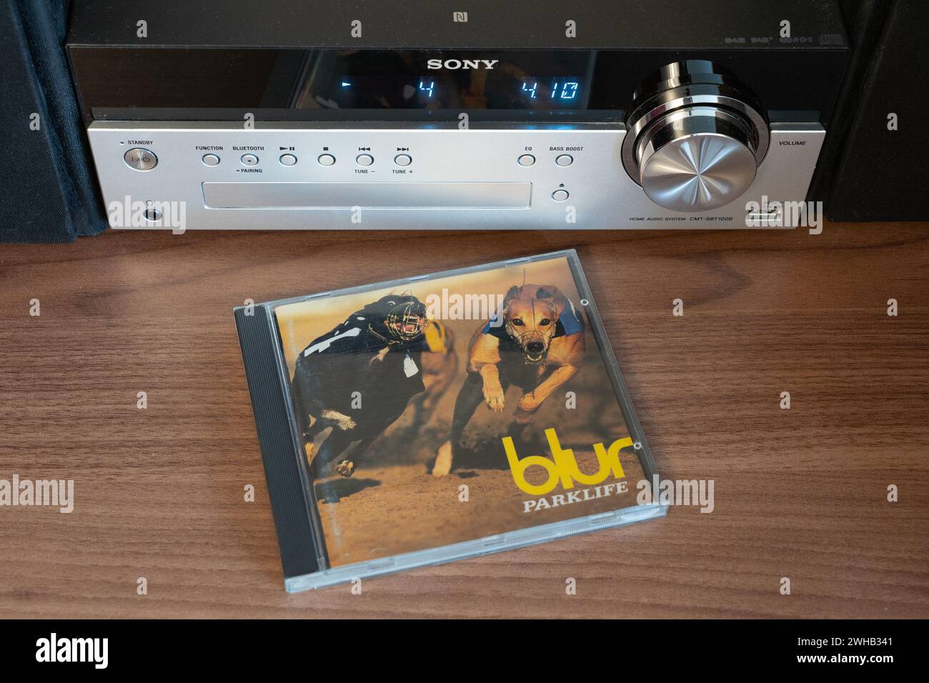 Blur parklife album cover hi-res stock photography and images - Alamy