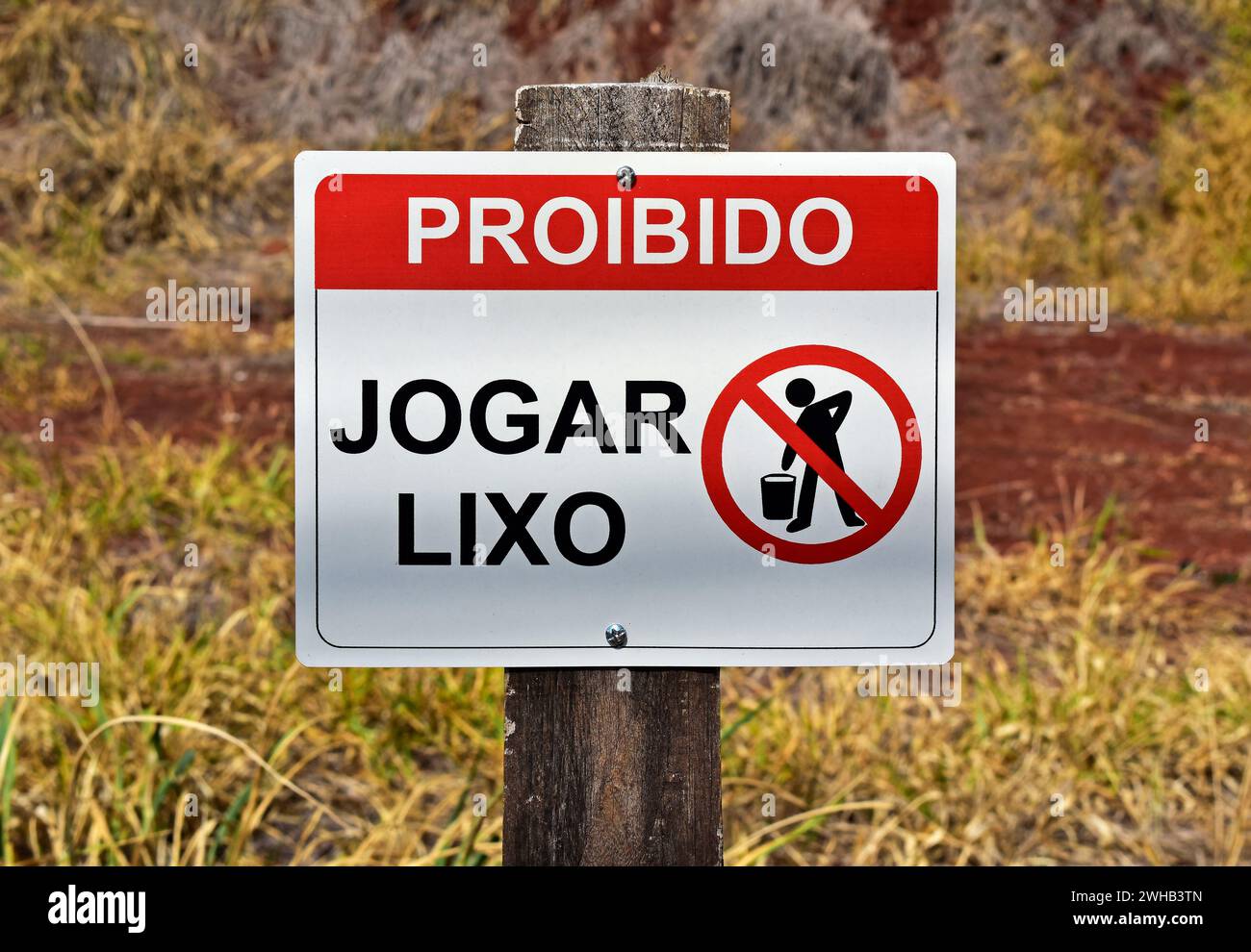 Warning sign in portuguese informing "No littering", Ribeirao Preto ...