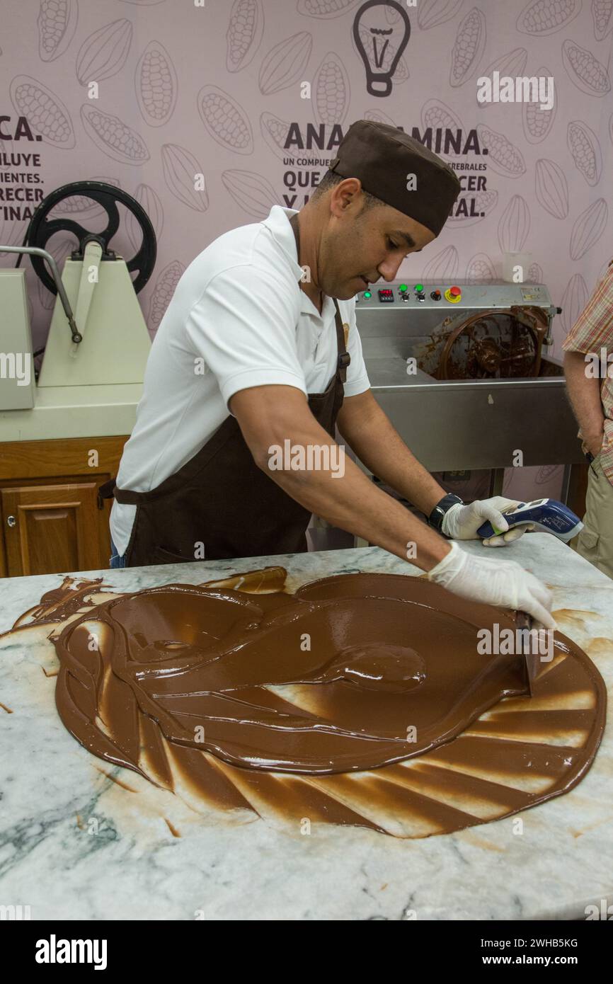 Cacao plantation worker hi-res stock photography and images - Alamy