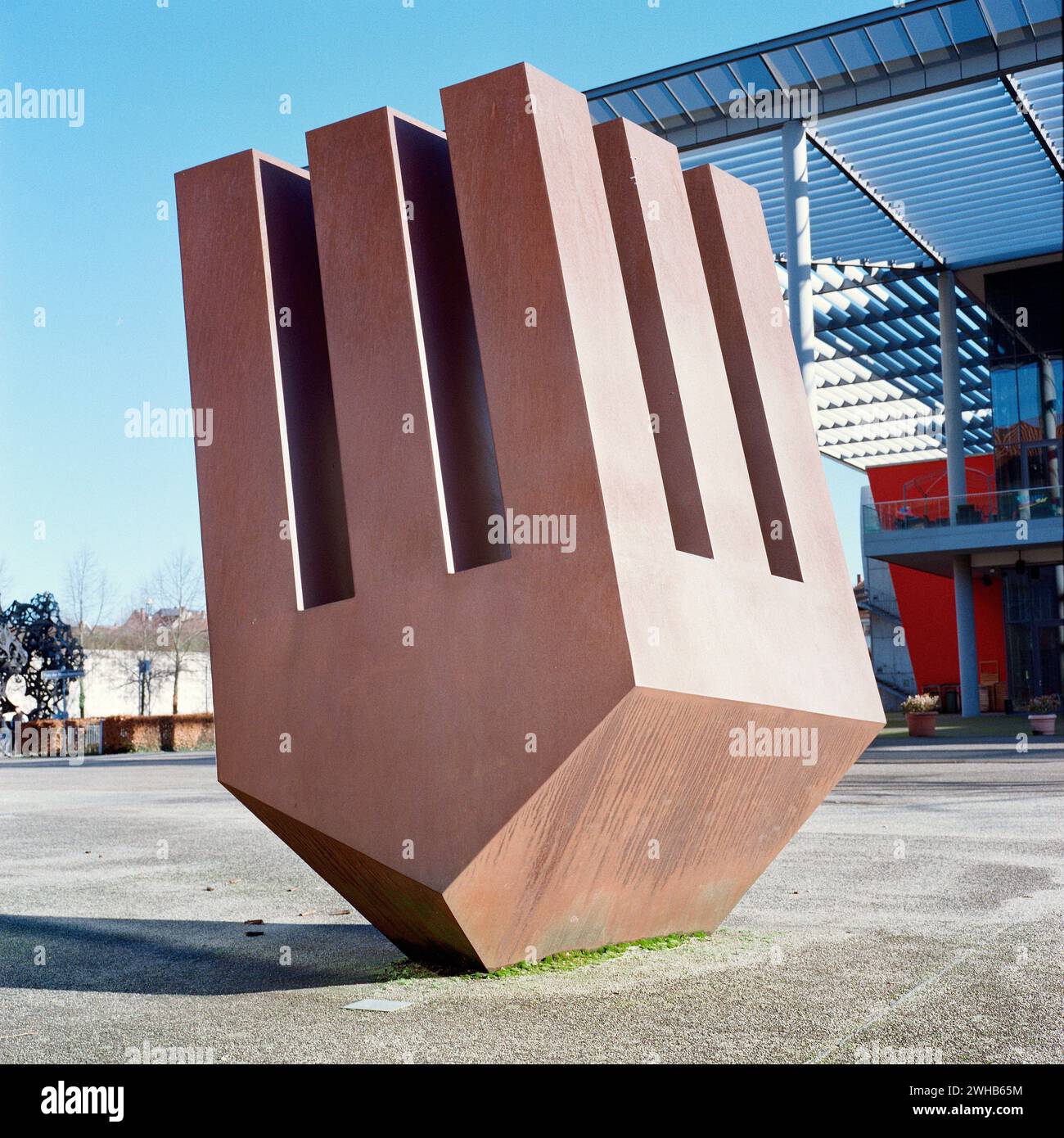Werner Pokorny, Neun Pfeiler aufrecht, 1994, ZKM Karlsruhe Stock Photo ...