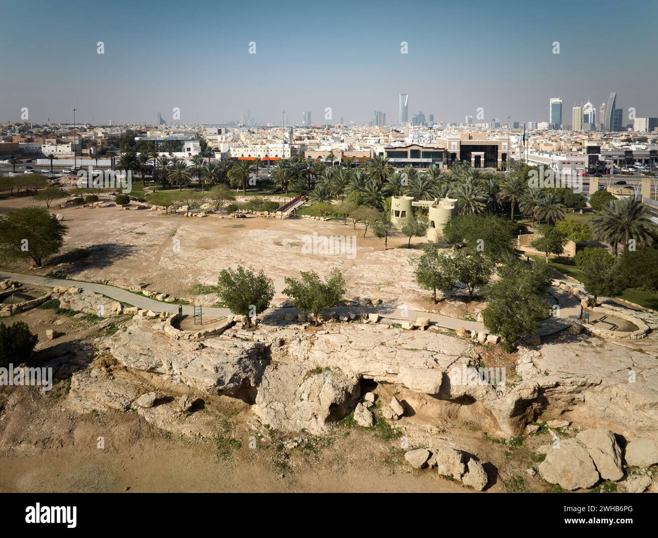 Riyadh street cars hi-res stock photography and images - Alamy