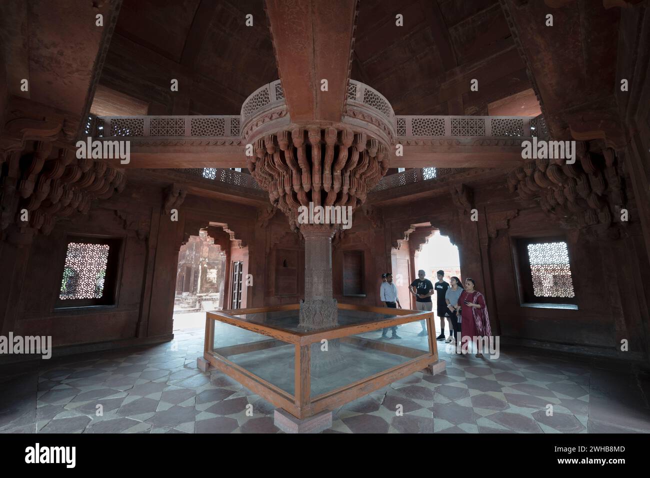 Interior diwan khas red hi-res stock photography and images - Alamy