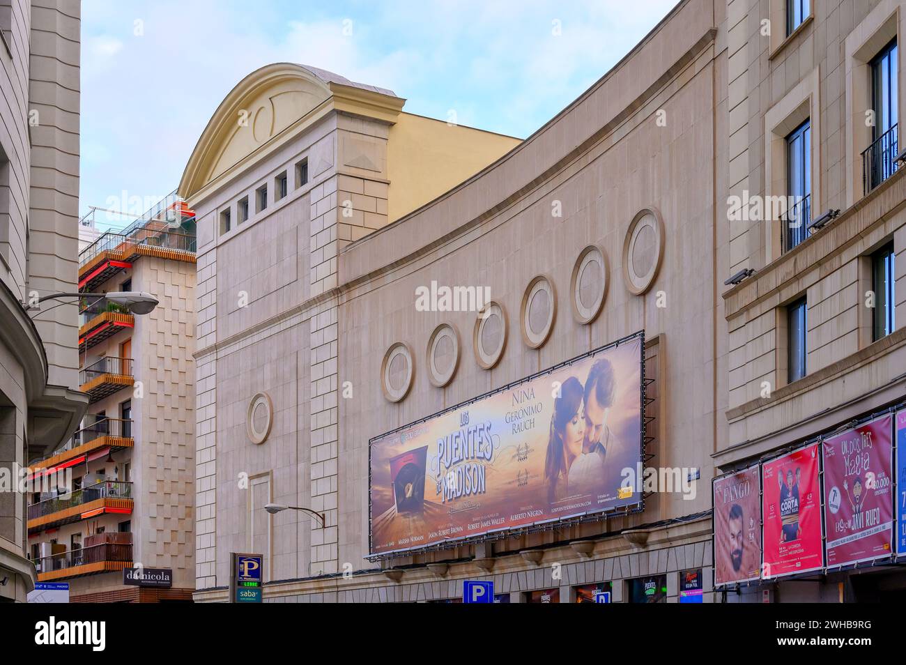 Curved facade hi-res stock photography and images - Alamy