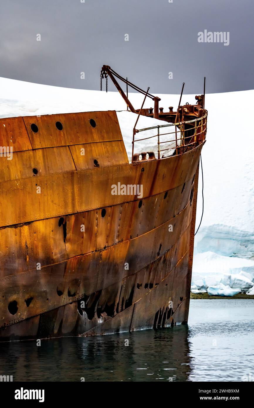The Governoran shipwreck lies in Foyn Harbour, Enterprise Islands ...