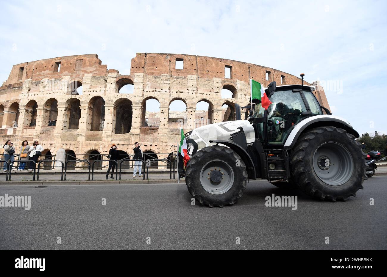 Farmers with tractors hi-res stock photography and images - Alamy
