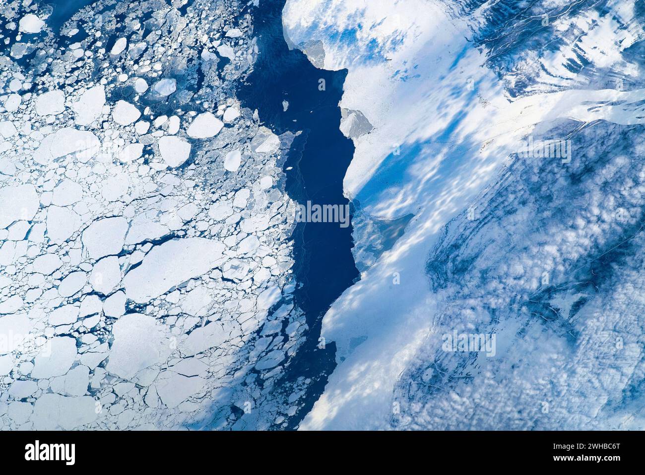 Ice and snow season hi-res stock photography and images - Alamy