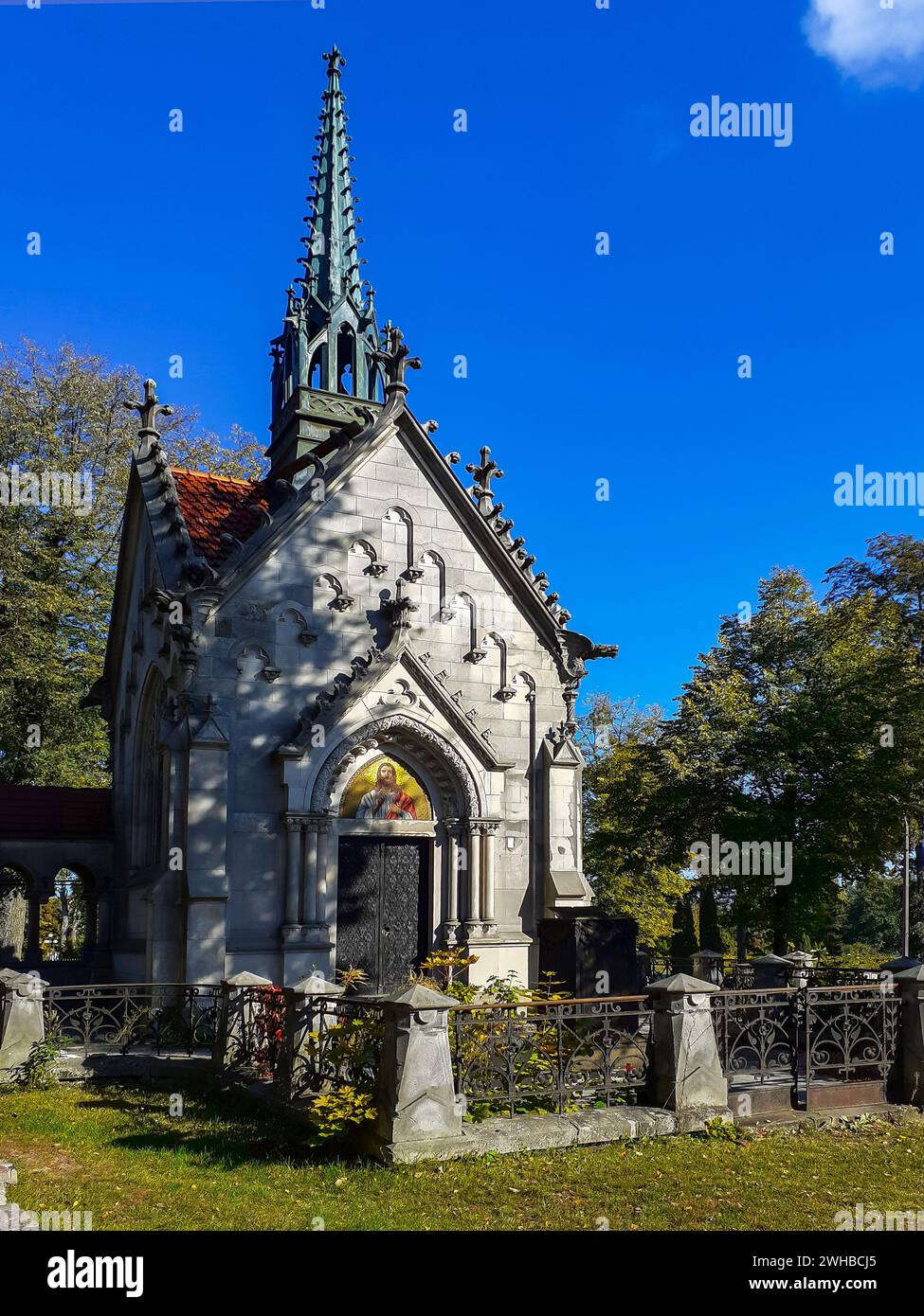 Gothic old chapel at the historic cemetery Stock Photo - Alamy
