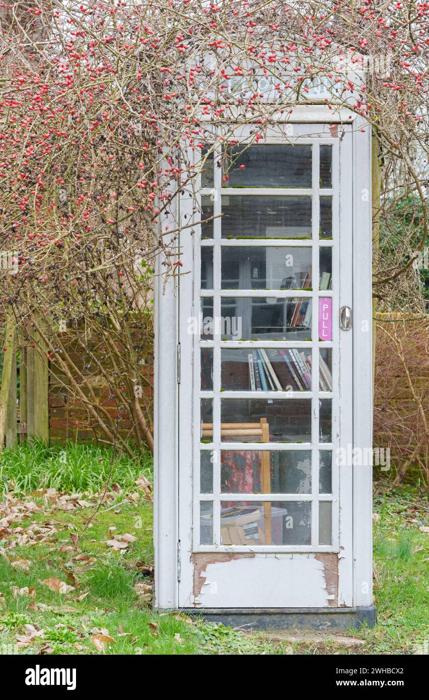 Telephone box library hi-res stock photography and images - Alamy
