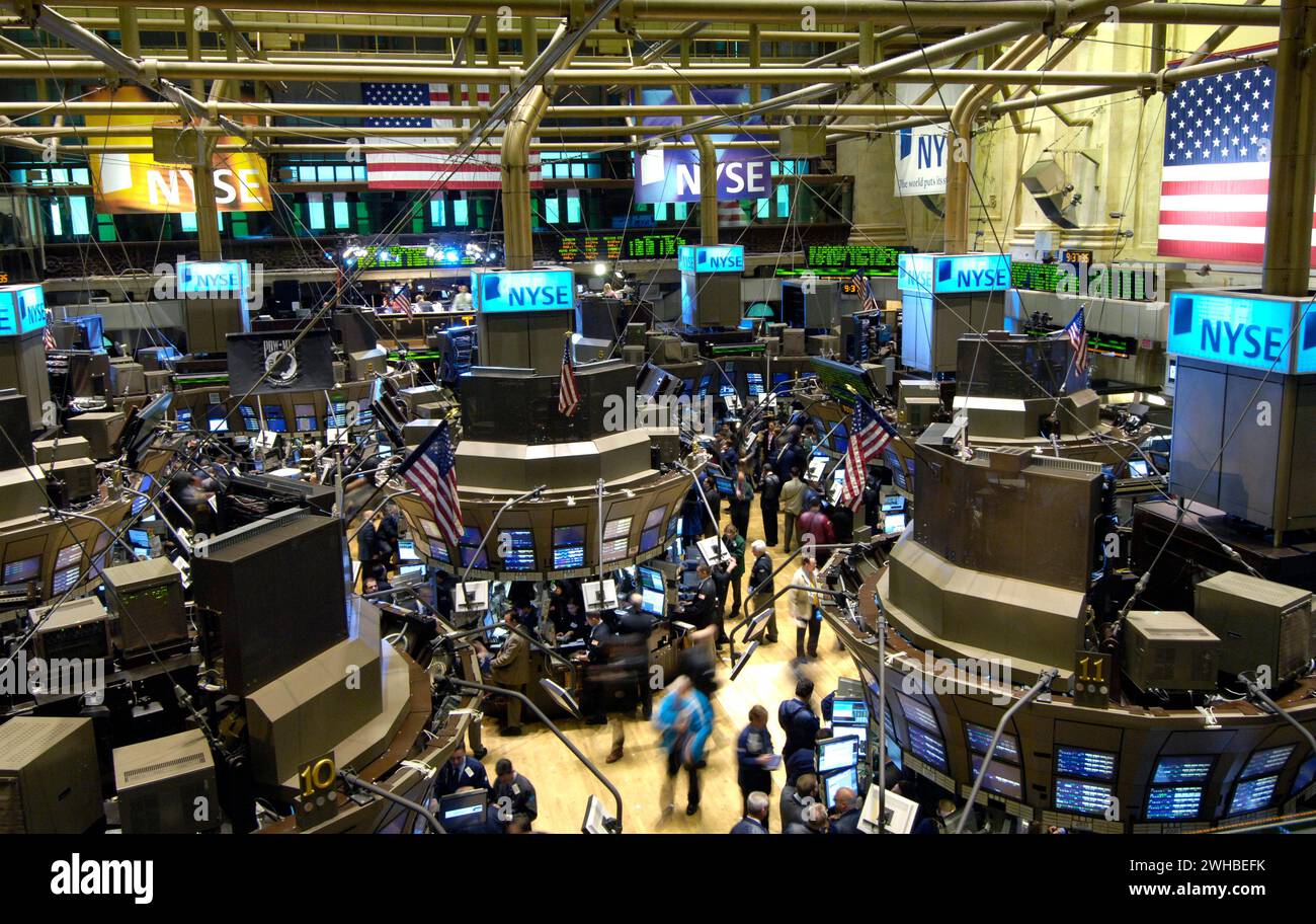 Nyse trading floor board hi-res stock photography and images - Alamy