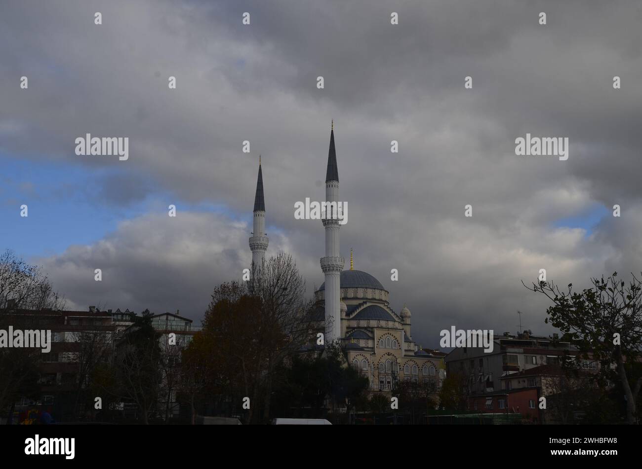 Minaret on cloudy sky hi-res stock photography and images - Alamy
