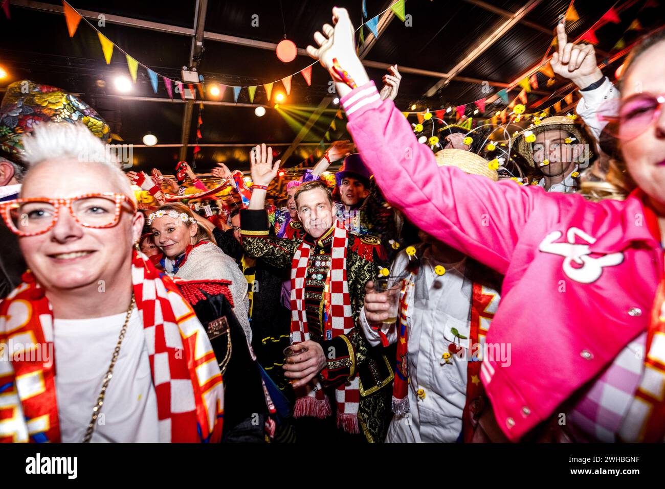EINDHOVEN - Carnival revelers during the Three Hours Vurraf on the ...