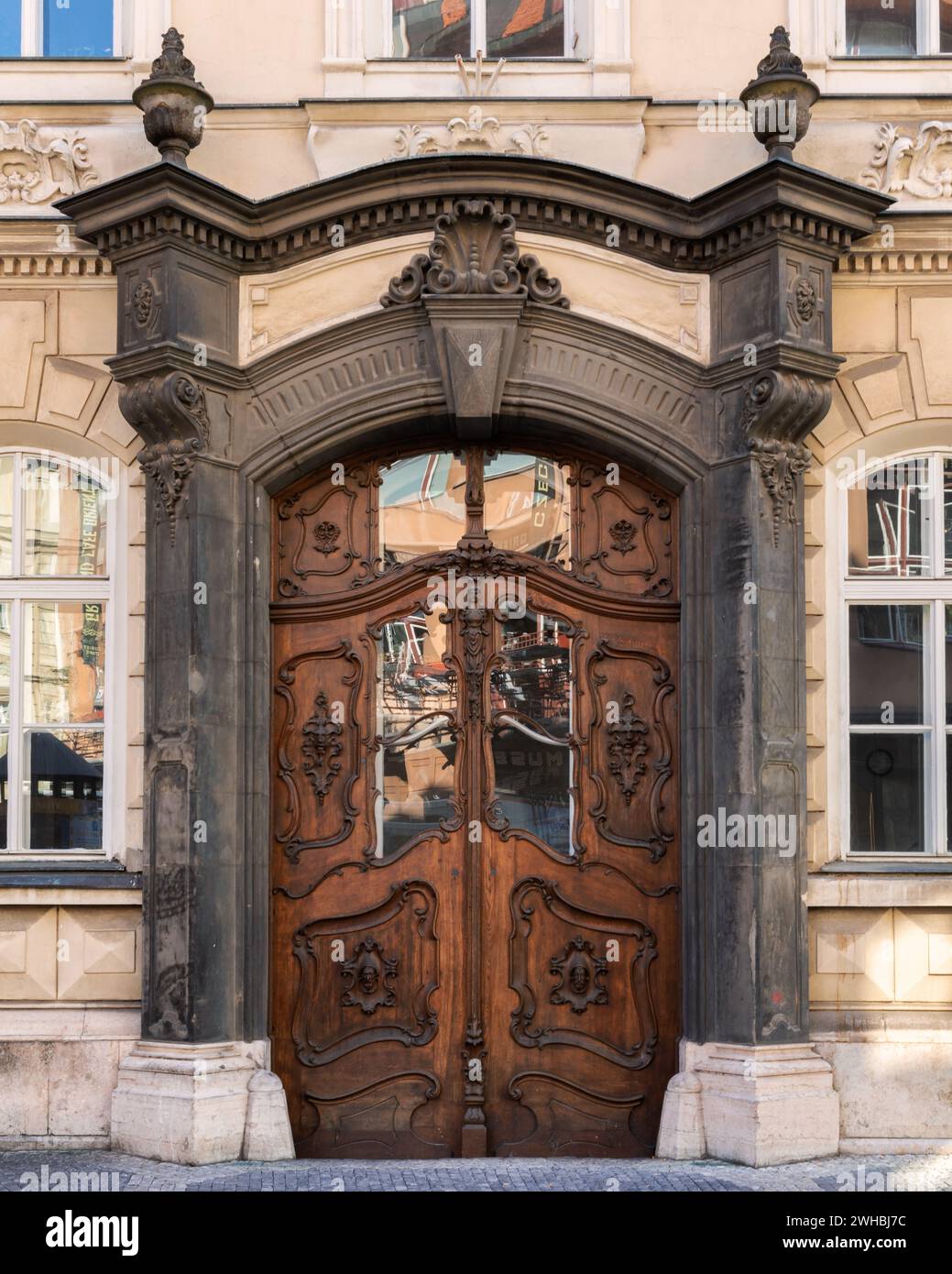 Beautiful gate hi-res stock photography and images - Alamy