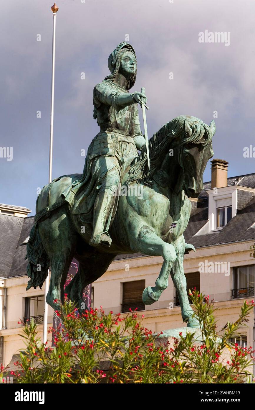 Maid of orleans statue hi-res stock photography and images - Alamy