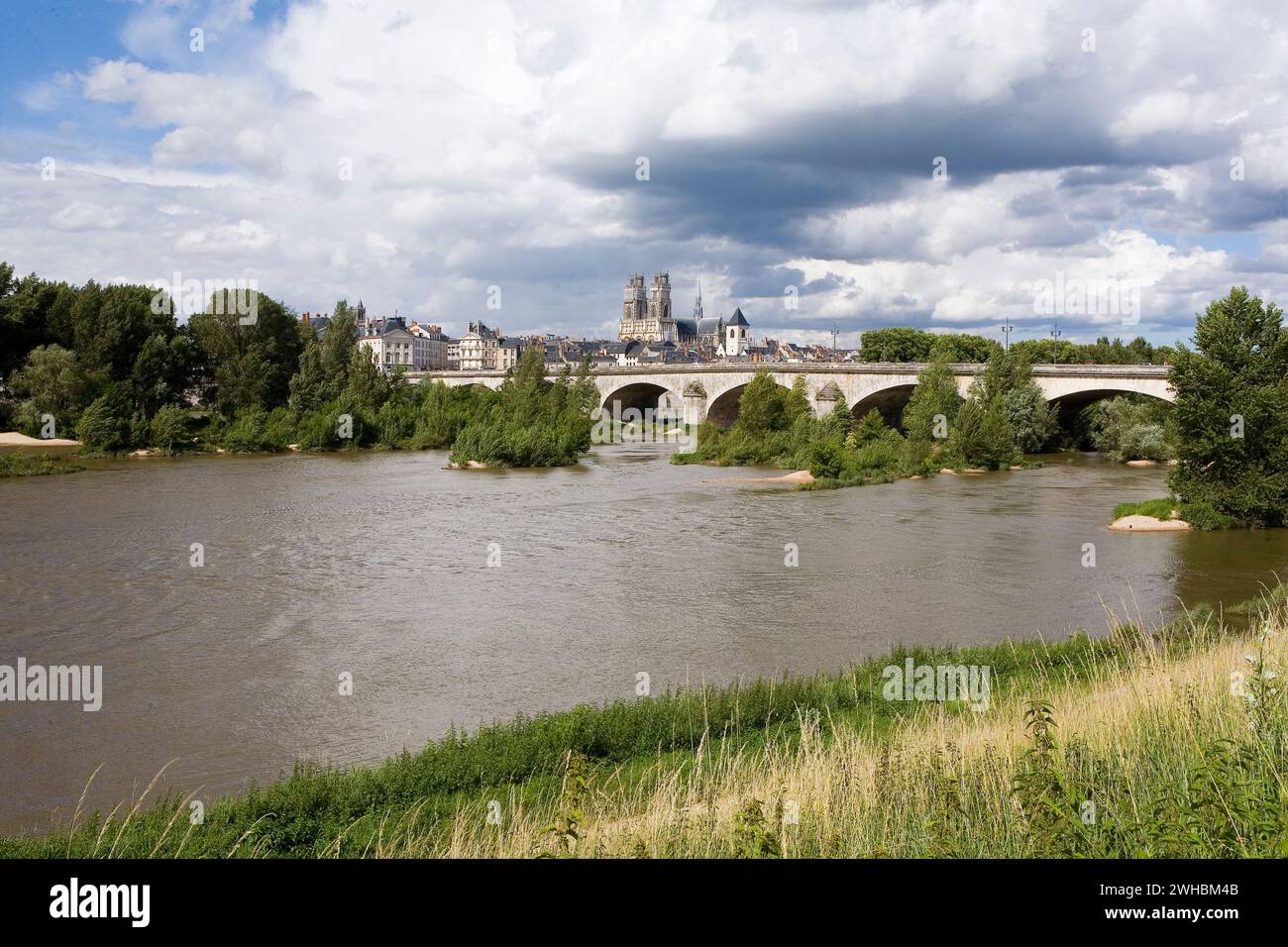 Orleans george v bridge hi-res stock photography and images - Alamy