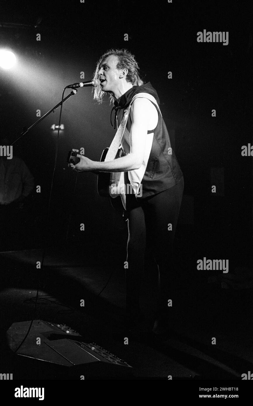 JULIAN COPE, CONCERT, 1998: Julian Cope playing live at Bristol ...