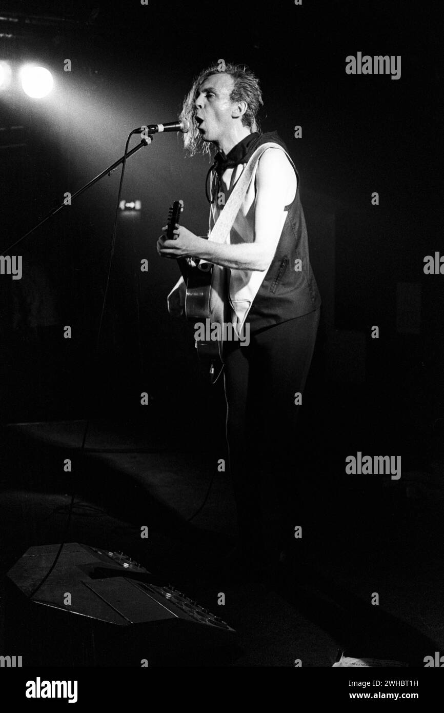 JULIAN COPE, CONCERT, 1998: Julian Cope playing live at Bristol ...