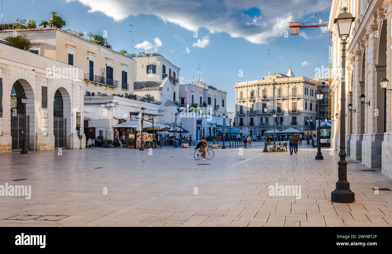 Piazza del Ferrarese in the historic centre of Bari, Puglia region ...