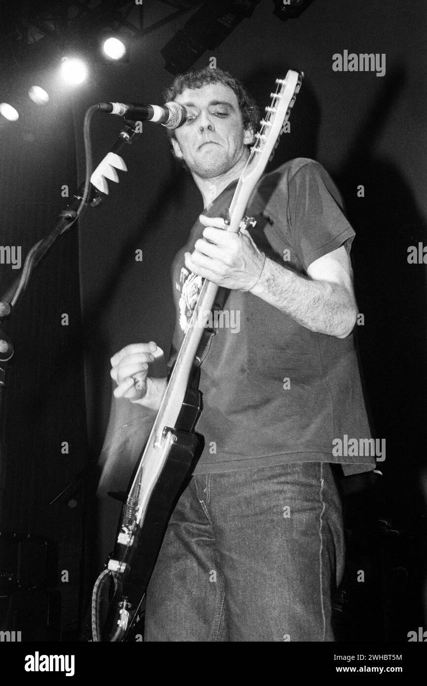 FRAN HEALY, TRAVIS, 1998: A young Fran Healy of the Scottish band ...