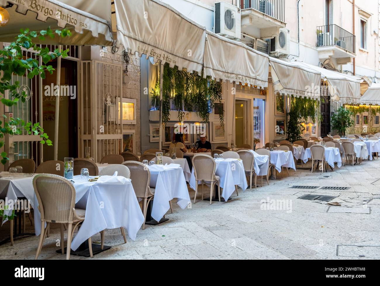 Restaurants bari hi-res stock photography and images - Alamy