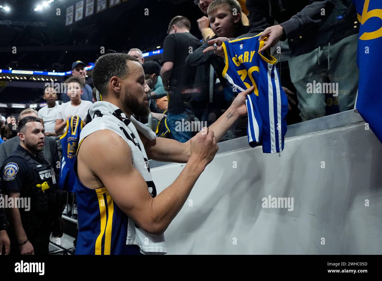 Golden State Warriors' Stephen Curry signs an autograph following an ...