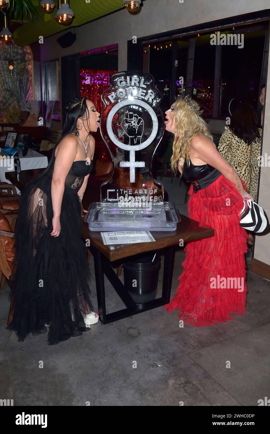 Rhea Domingo und Elizabeth Martinez beim 3. Flawed & Fabulous Event im ...