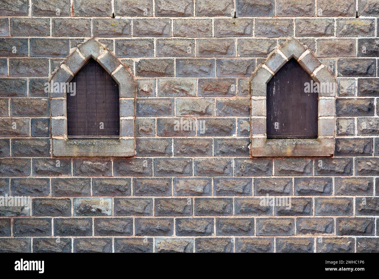 Boarding up windows hi-res stock photography and images - Alamy