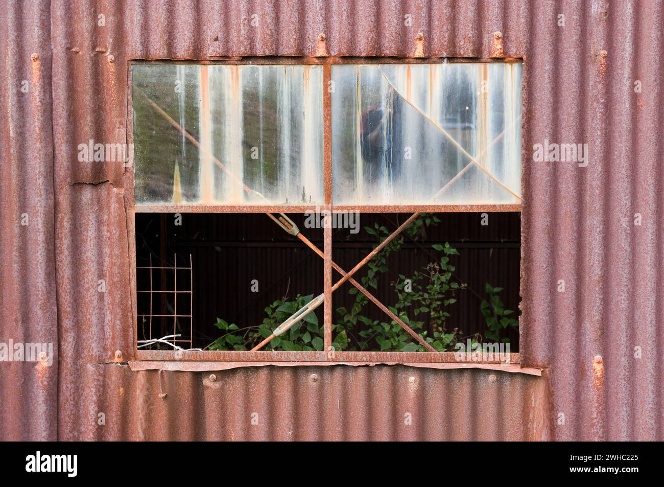 Old rusty tin shed Stock Photo - Alamy
