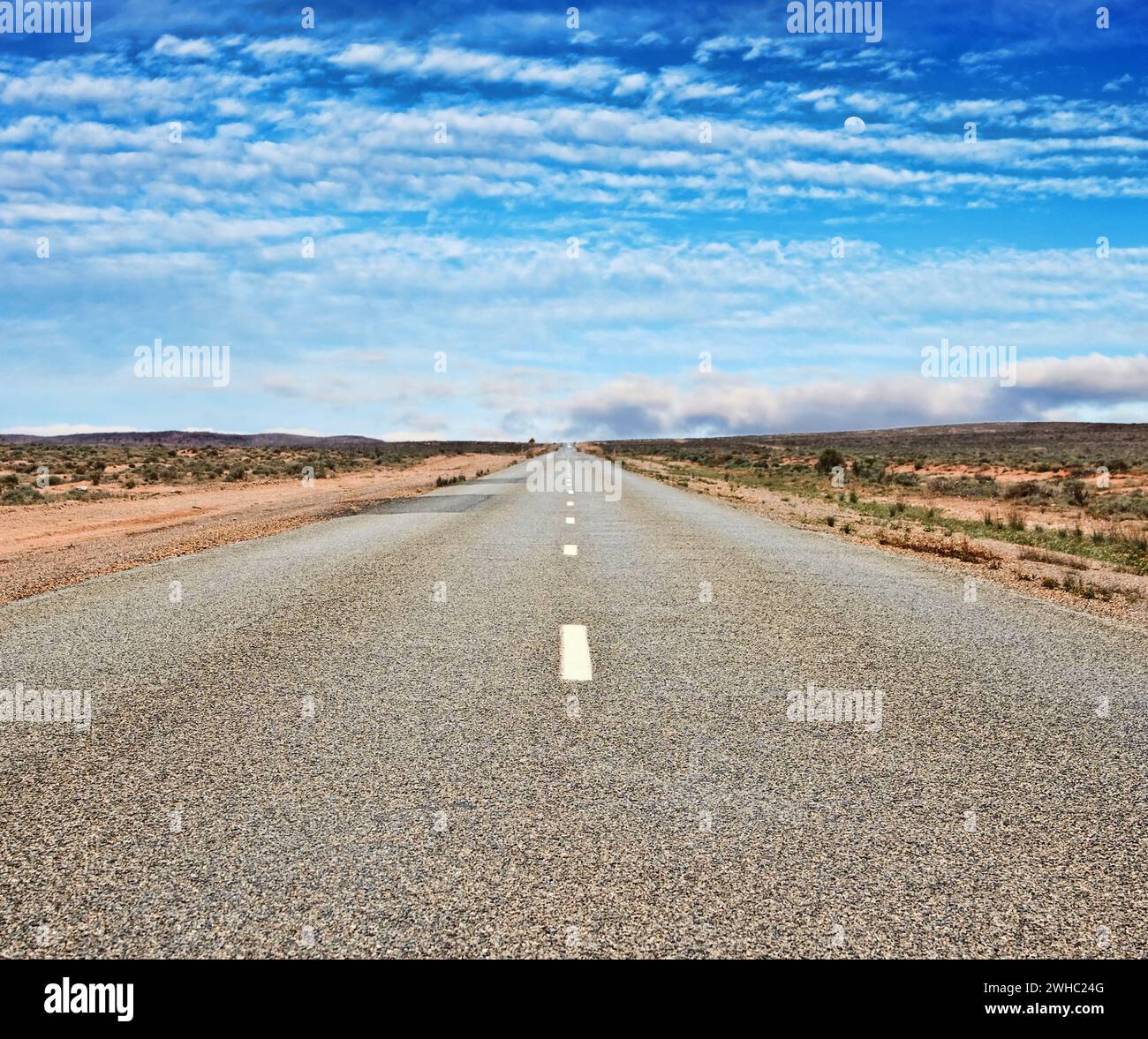 Barrier highway hi-res stock photography and images - Alamy